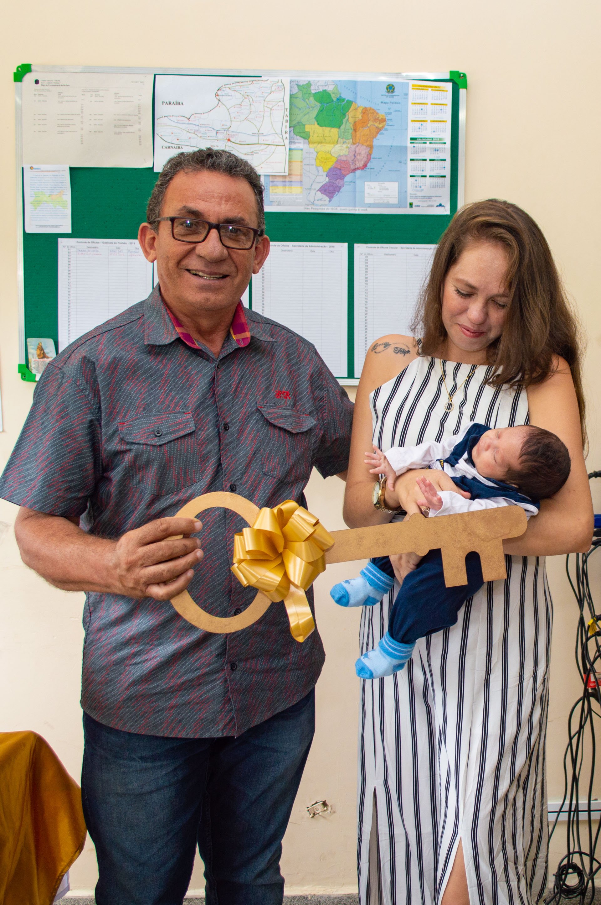 Recém Nascido Recebe A Chave Da Cidade E O Título De Bebê Prefeito Em
